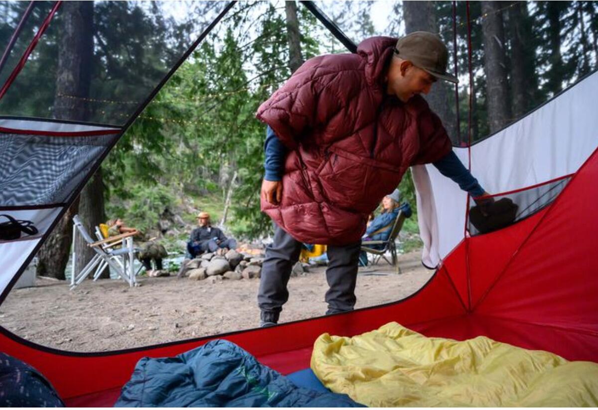 Therm-a-Rest Honcho Poncho, Daunen, burgandy bei Camping Wagner ...